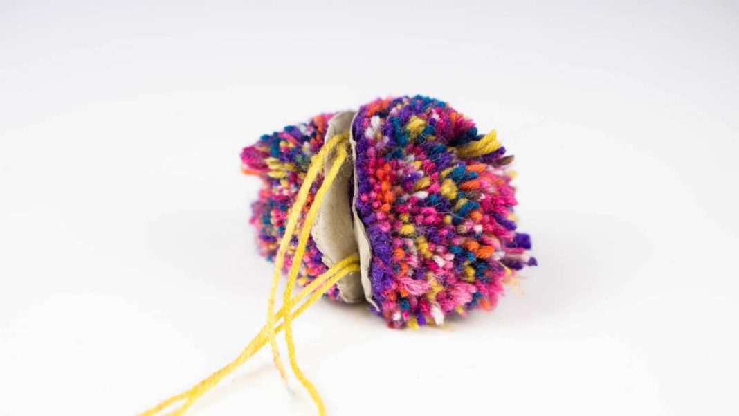 8 Tipps Bommel selber machen - Pompom basteln Anleitung