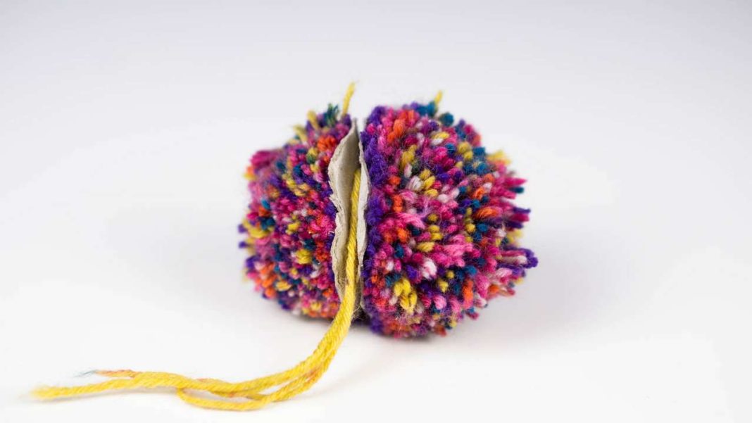 8 Tipps Bommel selber machen - Pompom basteln Anleitung